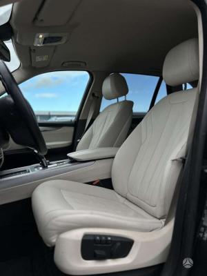Black BMW X5 2015 in Kaunas, with an engine capacity of 2.00 L and mileage of 332 thousand km for 14600 €, photo 17 on AUTOMOTO.COM.LV