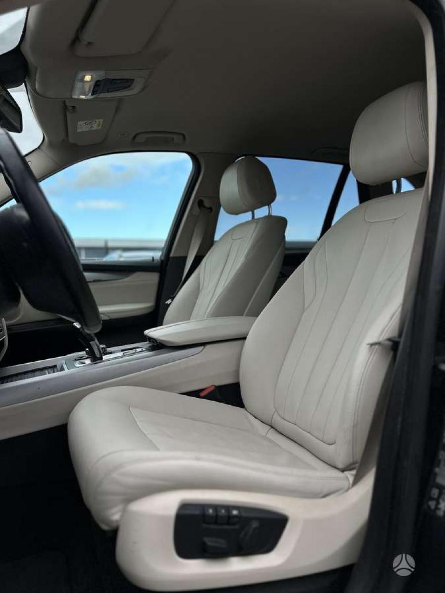 Black BMW X5 2015 in Kaunas, with an engine capacity of 2.00 L and mileage of 332 thousand km for 14600 €, photo 17 on AUTOMOTO.COM.LV
