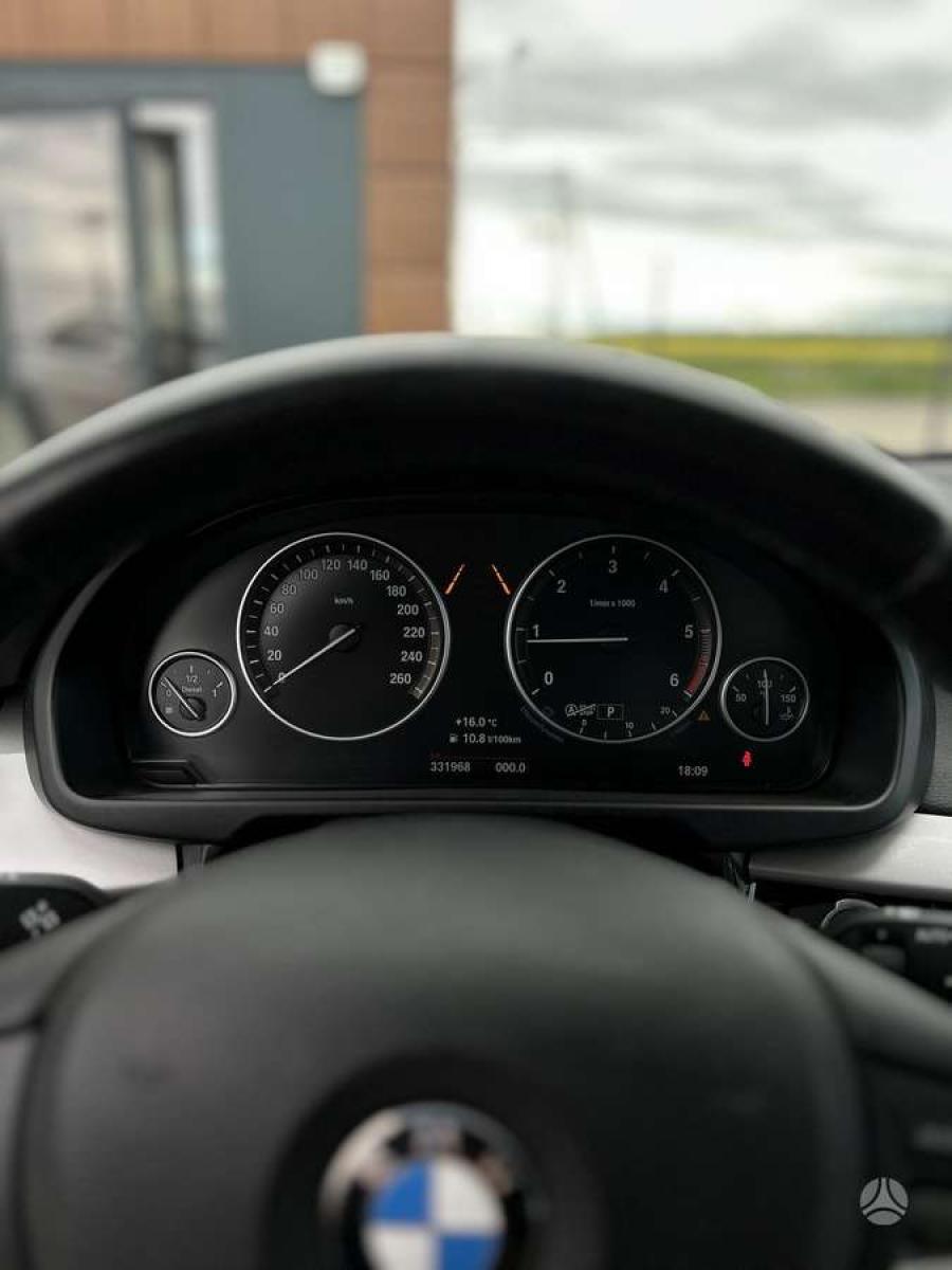 Black BMW X5 2015 in Kaunas, with an engine capacity of 2.00 L and mileage of 332 thousand km for 14600 €, photo 18 on AUTOMOTO.COM.LV