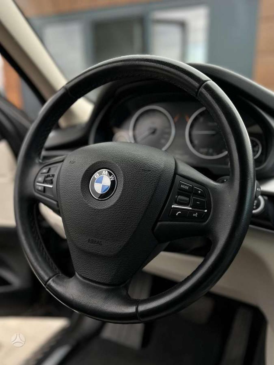 Black BMW X5 2015 in Kaunas, with an engine capacity of 2.00 L and mileage of 332 thousand km for 14600 €, photo 19 on AUTOMOTO.COM.LV