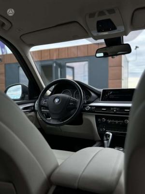 Black BMW X5 2015 in Kaunas, with an engine capacity of 2.00 L and mileage of 332 thousand km for 14600 €, photo 20 on AUTOMOTO.COM.LV