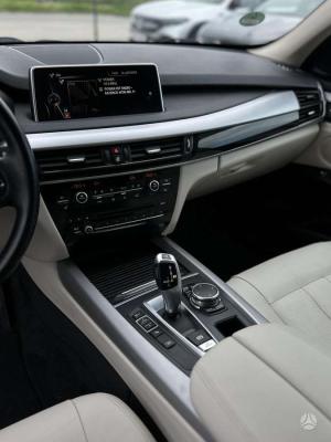 Black BMW X5 2015 in Kaunas, with an engine capacity of 2.00 L and mileage of 332 thousand km for 14600 €, photo 21 on AUTOMOTO.COM.LV