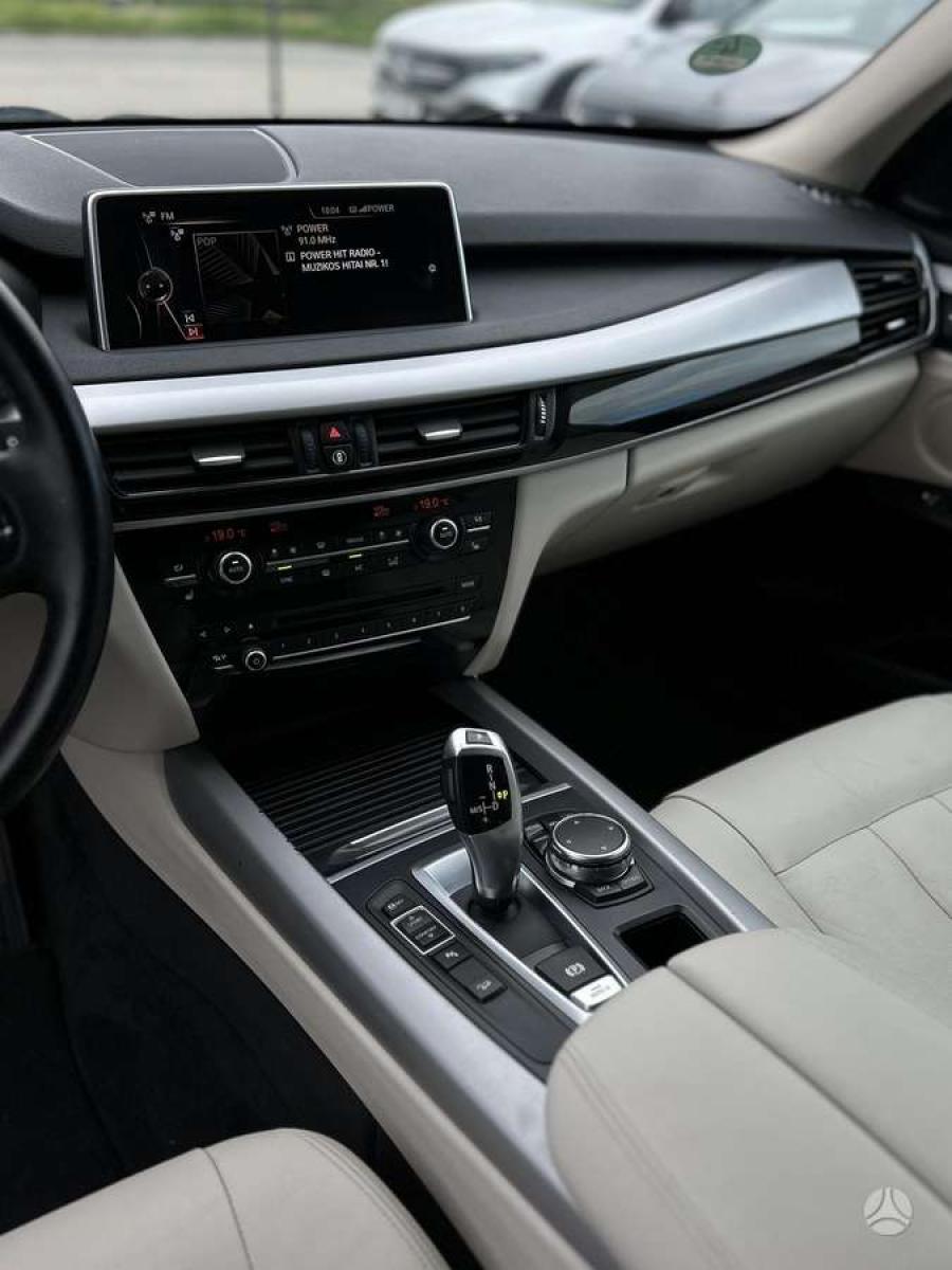 Black BMW X5 2015 in Kaunas, with an engine capacity of 2.00 L and mileage of 332 thousand km for 14600 €, photo 21 on AUTOMOTO.COM.LV