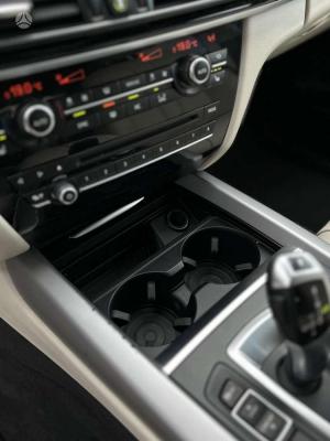 Black BMW X5 2015 in Kaunas, with an engine capacity of 2.00 L and mileage of 332 thousand km for 14600 €, photo 22 on AUTOMOTO.COM.LV