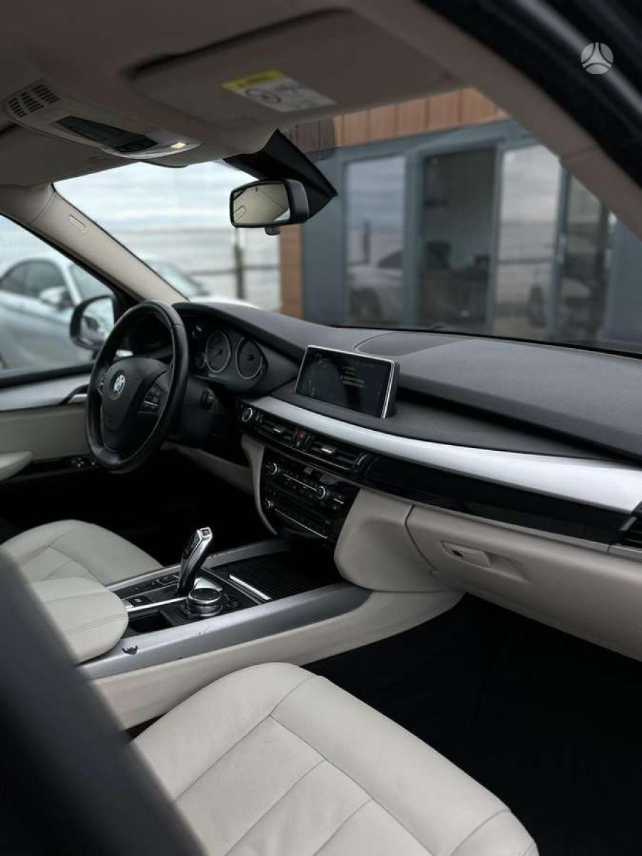 Black BMW X5 2015 in Kaunas, with an engine capacity of 2.00 L and mileage of 332 thousand km for 14600 €, photo 27 on AUTOMOTO.COM.LV