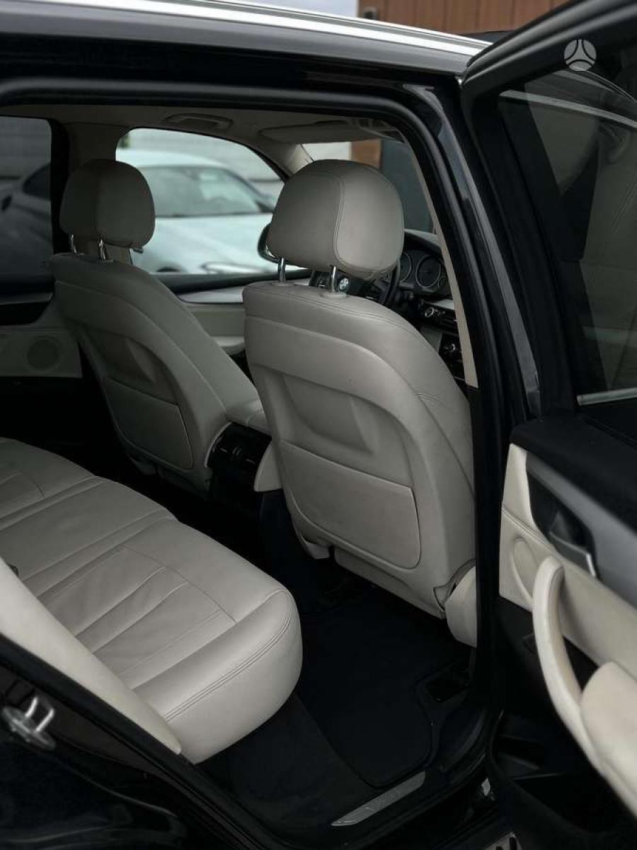 Black BMW X5 2015 in Kaunas, with an engine capacity of 2.00 L and mileage of 332 thousand km for 14600 €, photo 28 on AUTOMOTO.COM.LV