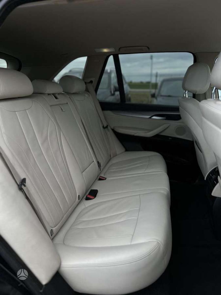 Black BMW X5 2015 in Kaunas, with an engine capacity of 2.00 L and mileage of 332 thousand km for 14600 €, photo 29 on AUTOMOTO.COM.LV