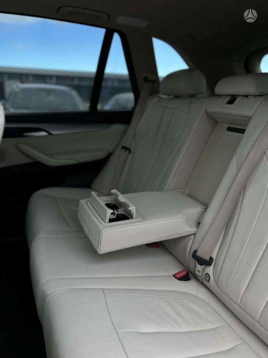 Black BMW X5 2015 in Kaunas, with an engine capacity of 2.00 L and mileage of 332 thousand km for 14600 €, photo 30 on AUTOMOTO.COM.LV