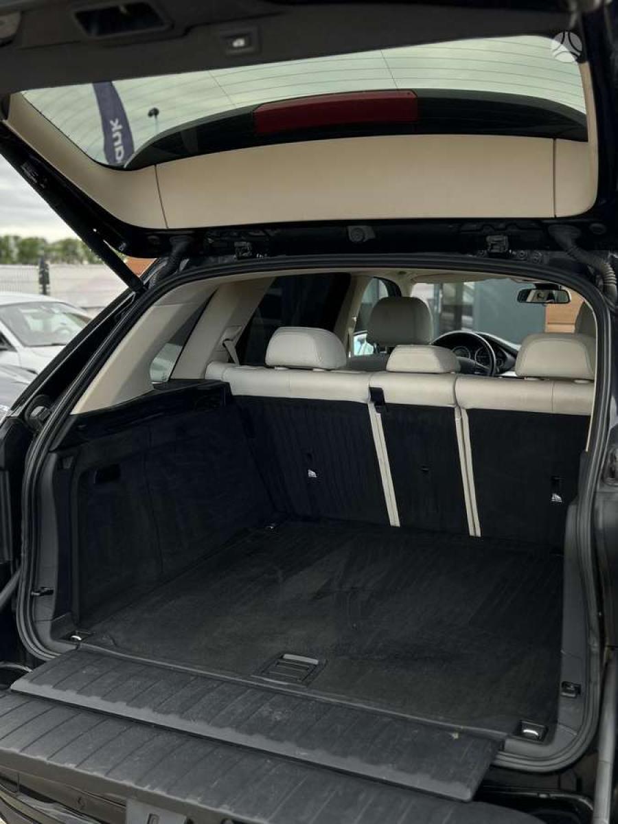 Black BMW X5 2015 in Kaunas, with an engine capacity of 2.00 L and mileage of 332 thousand km for 14600 €, photo 32 on AUTOMOTO.COM.LV