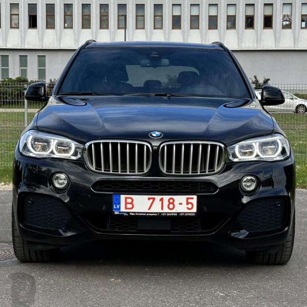 BMW X5 2015 in Riga on AUTOMOTO.COM.LV Black BMW X5 2015 in Riga, with an engine capacity of 2.99 L and mileage of 254 thousand km for 21900 €, photo 6 on AUTOMOTO.COM.LV
