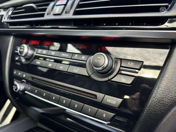 BMW X5 2015 in Riga on AUTOMOTO.COM.LV Black BMW X5 2015 in Riga, with an engine capacity of 2.99 L and mileage of 254 thousand km for 21900 €, photo 10 on AUTOMOTO.COM.LV