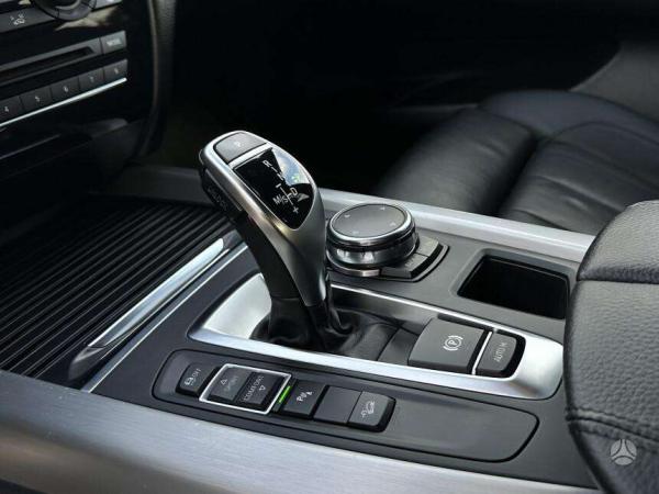 BMW X5 2015 in Riga on AUTOMOTO.COM.LV Black BMW X5 2015 in Riga, with an engine capacity of 2.99 L and mileage of 254 thousand km for 21900 €, photo 11 on AUTOMOTO.COM.LV