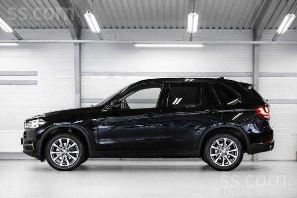 Black BMW X5 2015 in Tukums, with an engine capacity of 3.00 L and mileage of 200 thousand km for 16400 €, photo 8 on AUTOMOTO.COM.LV