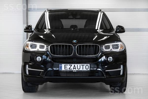 Black BMW X5 2015 in Tukums, with an engine capacity of 3.00 L and mileage of 200 thousand km for 16400 €, photo 11 on AUTOMOTO.COM.LV