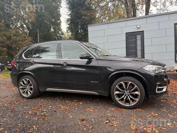 Black BMW X5 2015 in Riga, with an engine capacity of 3.00 L and mileage of 0 thousand km for 15650 €, photo 5 on AUTOMOTO.COM.LV
