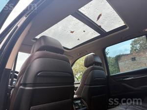 Black BMW X5 2015 in Riga, with an engine capacity of 3.00 L and mileage of 0 thousand km for 15650 €, photo 9 on AUTOMOTO.COM.LV