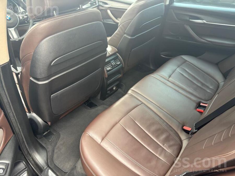 Black BMW X5 2015 in Riga, with an engine capacity of 3.00 L and mileage of 0 thousand km for 15650 €, photo 10 on AUTOMOTO.COM.LV