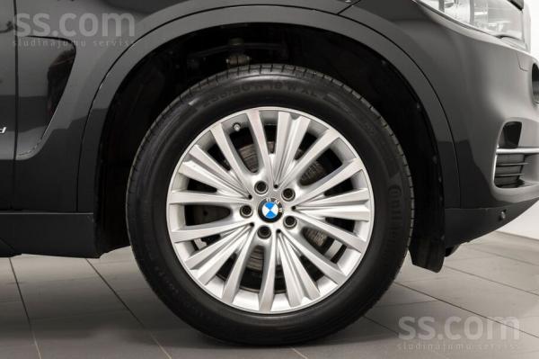 Black BMW X5 2015 in Riga, with an engine capacity of 3.00 L and mileage of 232 thousand km for 28400 €, photo 6 on AUTOMOTO.COM.LV