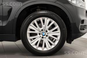 Black BMW X5 2015 in Riga, with an engine capacity of 3.00 L and mileage of 232 thousand km for 28400 €, photo 6 on AUTOMOTO.COM.LV