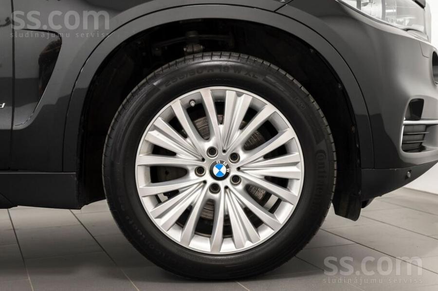 Black BMW X5 2015 in Riga, with an engine capacity of 3.00 L and mileage of 232 thousand km for 28400 €, photo 6 on AUTOMOTO.COM.LV