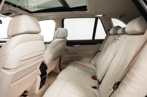 Black BMW X5 2015 in Riga, with an engine capacity of 3.00 L and mileage of 232 thousand km for 28400 €, photo 7 on AUTOMOTO.COM.LV