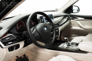 Black BMW X5 2015 in Riga, with an engine capacity of 3.00 L and mileage of 232 thousand km for 28400 €, photo 9 on AUTOMOTO.COM.LV