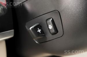 Black BMW X5 2015 in Riga, with an engine capacity of 3.00 L and mileage of 232 thousand km for 28400 €, photo 11 on AUTOMOTO.COM.LV