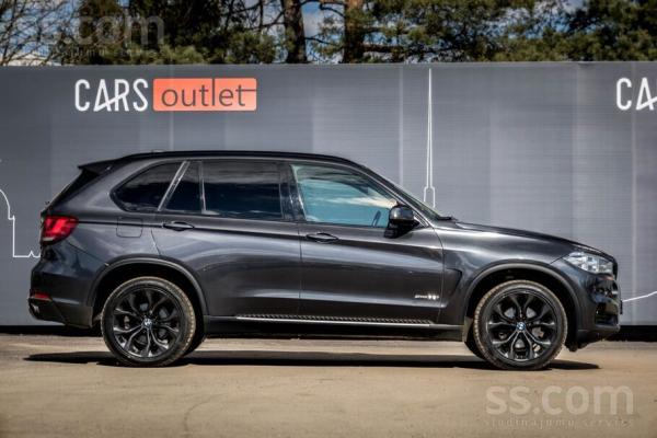 Black BMW X5 2015 in Riga, with an engine capacity of 3.00 L and mileage of 325 thousand km for 15490 €, photo 5 on AUTOMOTO.COM.LV