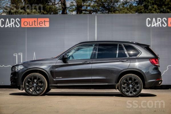 Black BMW X5 2015 in Riga, with an engine capacity of 3.00 L and mileage of 325 thousand km for 15490 €, photo 6 on AUTOMOTO.COM.LV