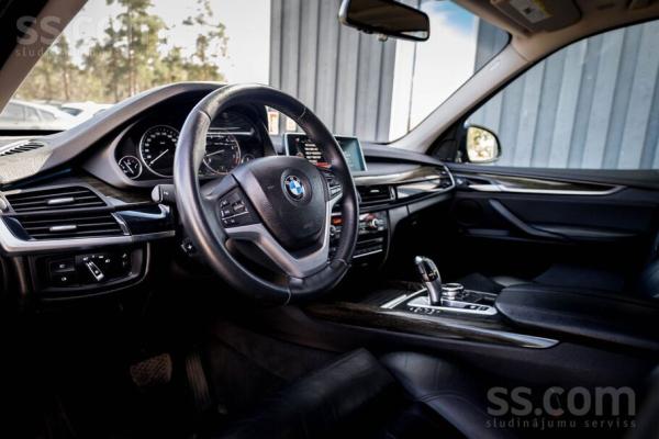 Black BMW X5 2015 in Riga, with an engine capacity of 3.00 L and mileage of 325 thousand km for 15490 €, photo 10 on AUTOMOTO.COM.LV