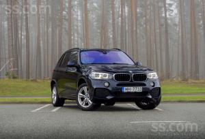 Black BMW X5 2016 in Riga, with an engine capacity of 3.00 L and mileage of 341 thousand km for 20990 €, photo 2 on AUTOMOTO.COM.LV