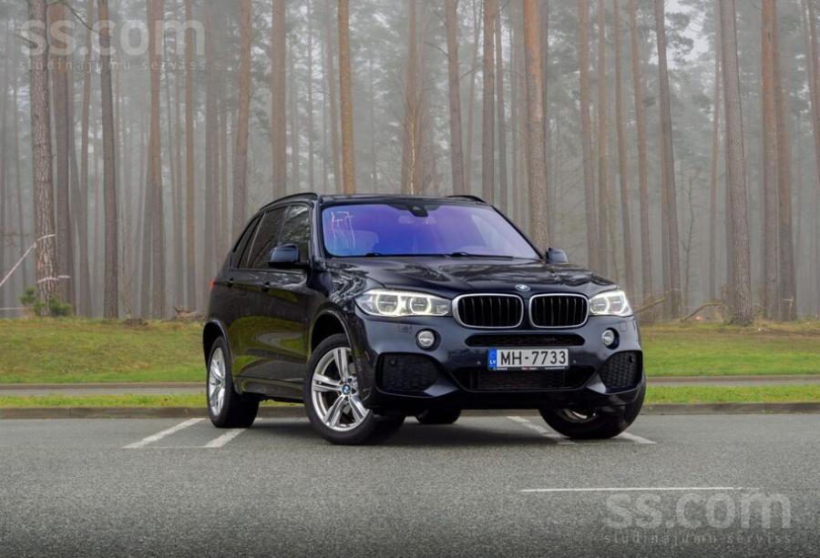 Black BMW X5 2016 in Riga, with an engine capacity of 3.00 L and mileage of 341 thousand km for 20990 €, photo 2 on AUTOMOTO.COM.LV