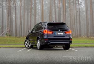 Black BMW X5 2016 in Riga, with an engine capacity of 3.00 L and mileage of 341 thousand km for 20990 €, photo 8 on AUTOMOTO.COM.LV