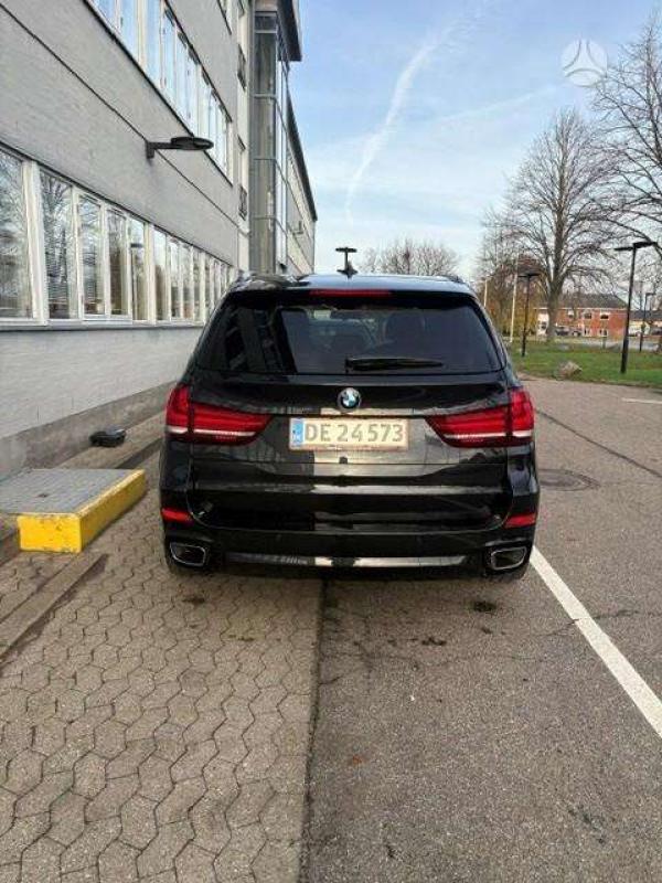 Black BMW X5 2016 in Utena, with an engine capacity of 2.99 L and mileage of 240 thousand km for 14990 €, photo 4 on AUTOMOTO.COM.LV