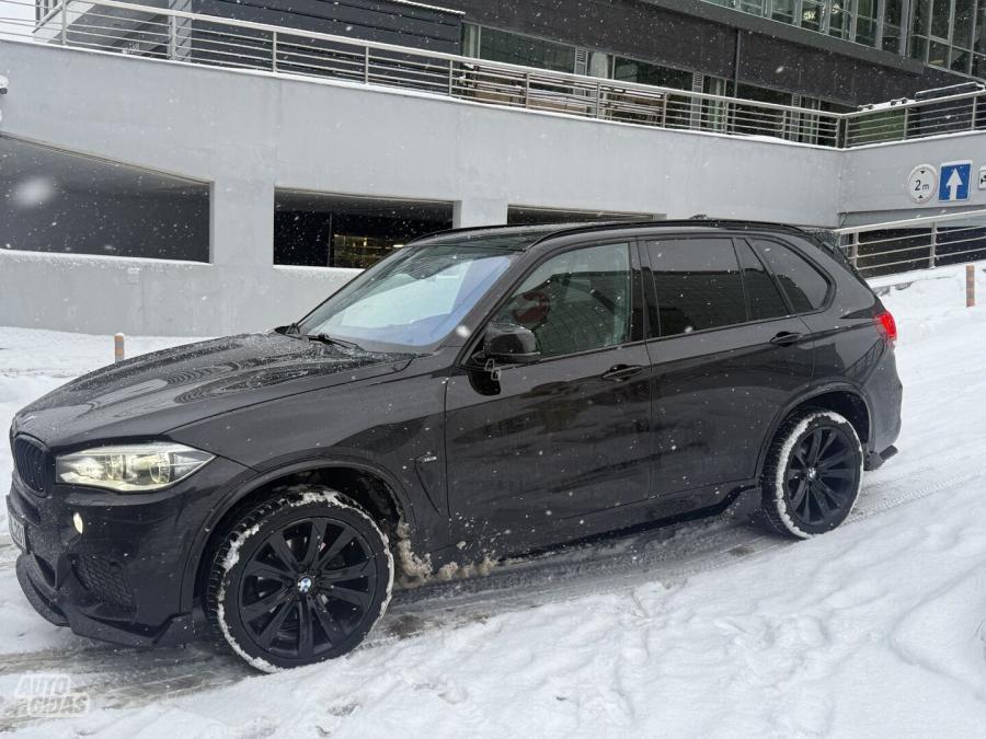 Melns BMW X5 2016 Viļņa, ar dzinēja tilpumu 3.00 L un nobraukumu 300 tūkst. km par 21800 €, foto 5 vietnē AUTOMOTO.COM.LV