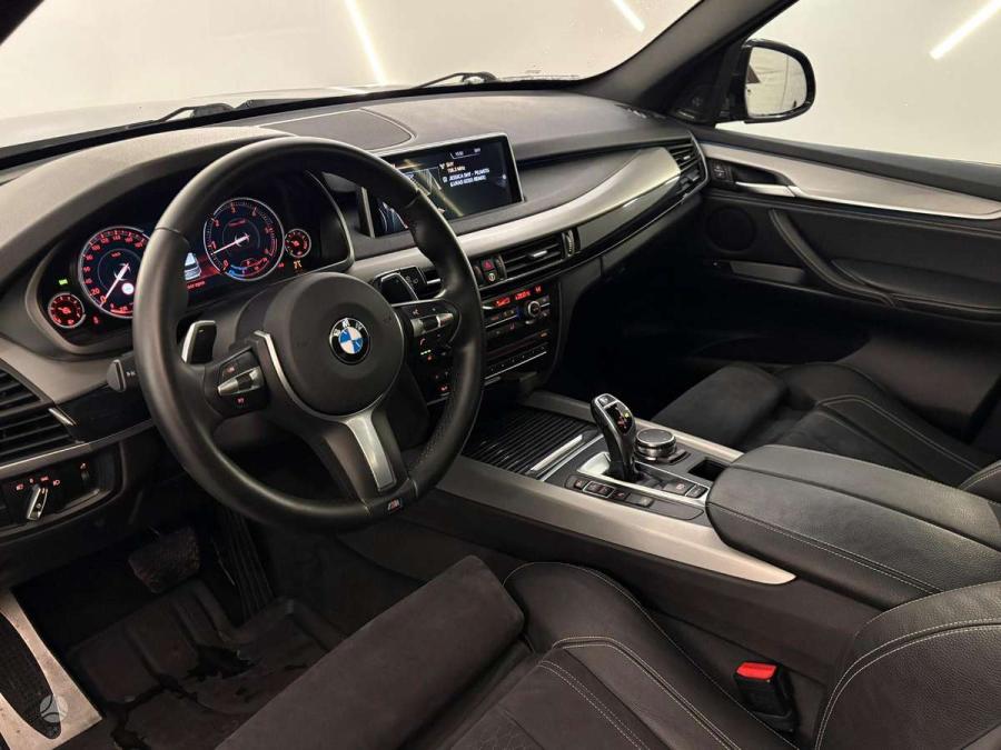 Black BMW X5 2016 in Marijampole, with an engine capacity of 2.99 L and mileage of 340 thousand km for 21450 €, photo 2 on AUTOMOTO.COM.LV