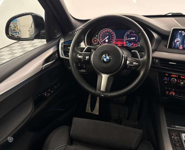 Black BMW X5 2016 in Marijampole, with an engine capacity of 2.99 L and mileage of 340 thousand km for 21450 €, photo 7 on AUTOMOTO.COM.LV