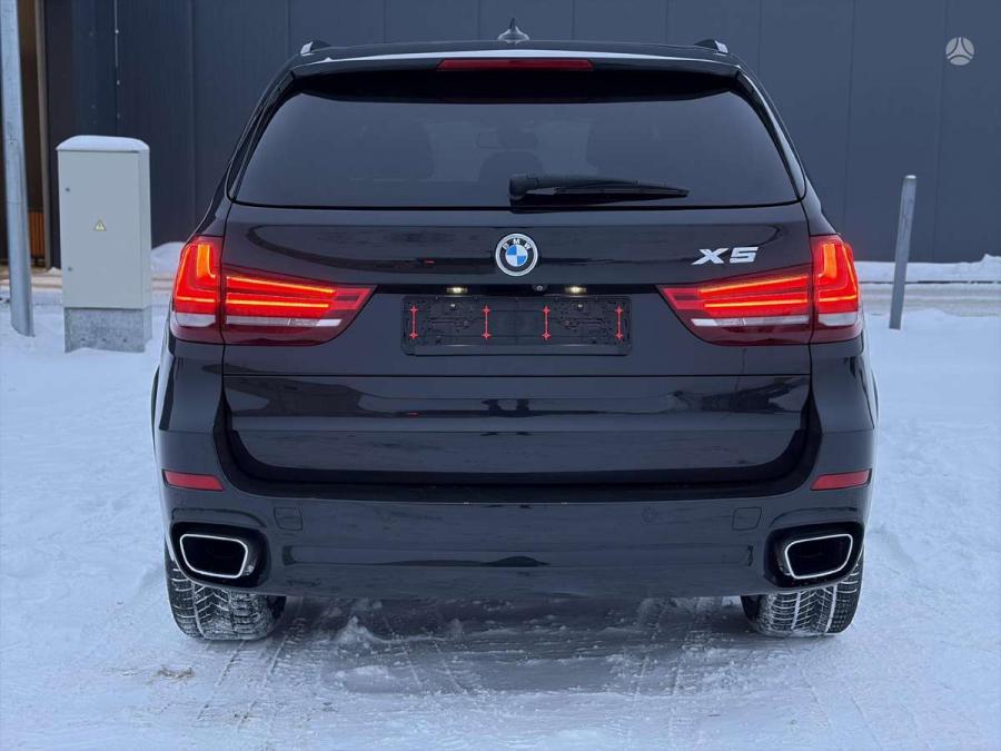 Black BMW X5 2016 in Siauliai, with an engine capacity of 2.98 L and mileage of 255 thousand km for 20400 €, photo 5 on AUTOMOTO.COM.LV