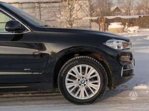 Black BMW X5 2016 in Vilnius, with an engine capacity of 2.98 L and mileage of 194 thousand km for 15500 €, photo 4 on AUTOMOTO.COM.LV