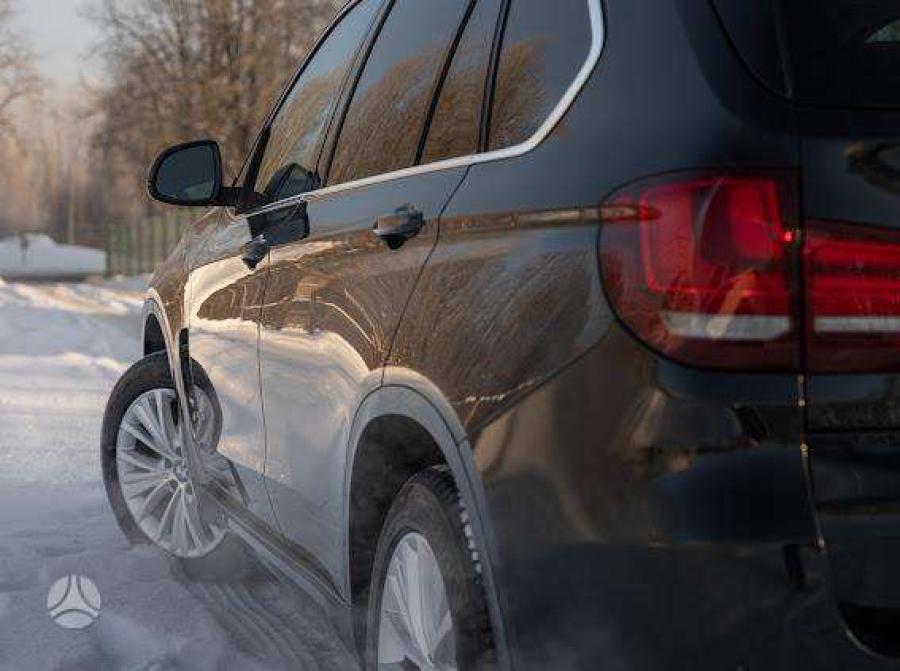 Black BMW X5 2016 in Vilnius, with an engine capacity of 2.98 L and mileage of 194 thousand km for 15500 €, photo 10 on AUTOMOTO.COM.LV