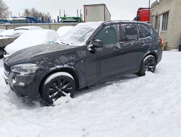Melns BMW X5 2016 Marijampole, ar dzinēja tilpumu 2.99 L un nobraukumu 358 tūkst. km par 10500 €, foto 4 vietnē AUTOMOTO.COM.LV