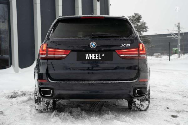 Black BMW X5 2016 in Vilnius, with an engine capacity of 2.99 L and mileage of 170 thousand km for 22690 €, photo 4 on AUTOMOTO.COM.LV