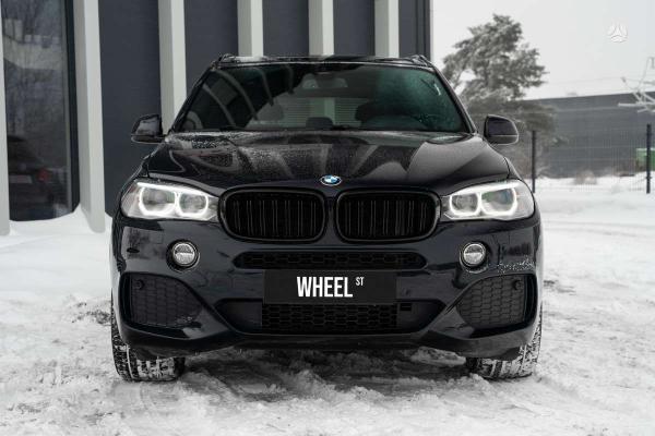 Black BMW X5 2016 in Vilnius, with an engine capacity of 2.99 L and mileage of 170 thousand km for 22690 €, photo 8 on AUTOMOTO.COM.LV