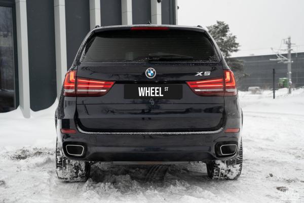 Black BMW X5 2016 in Vilnius, with an engine capacity of 3.00 L and mileage of 170 thousand km for 22690 €, photo 4 on AUTOMOTO.COM.LV