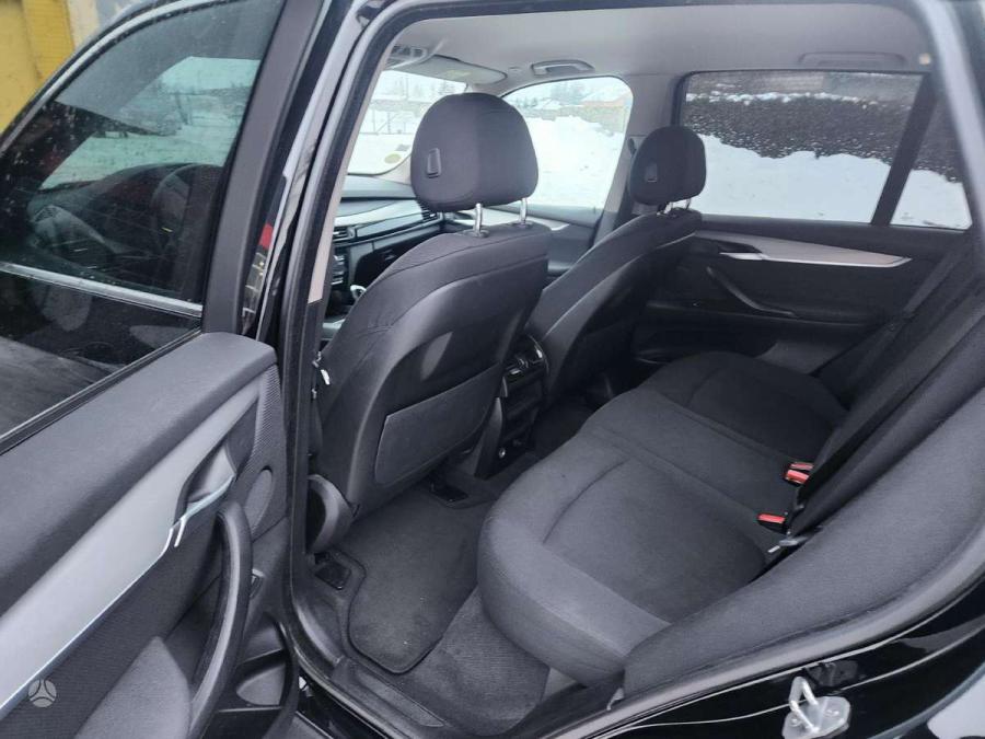 Black BMW X5 2016 in Taurage, with an engine capacity of 2.00 L and mileage of 265 thousand km for 14800 €, photo 10 on AUTOMOTO.COM.LV