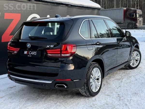 Black BMW X5 2016 in Riga, with an engine capacity of 2.00 L and mileage of 123 thousand km for 23990 €, photo 3 on AUTOMOTO.COM.LV