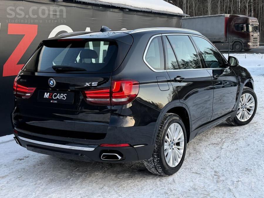 Black BMW X5 2016 in Riga, with an engine capacity of 2.00 L and mileage of 123 thousand km for 23990 €, photo 3 on AUTOMOTO.COM.LV