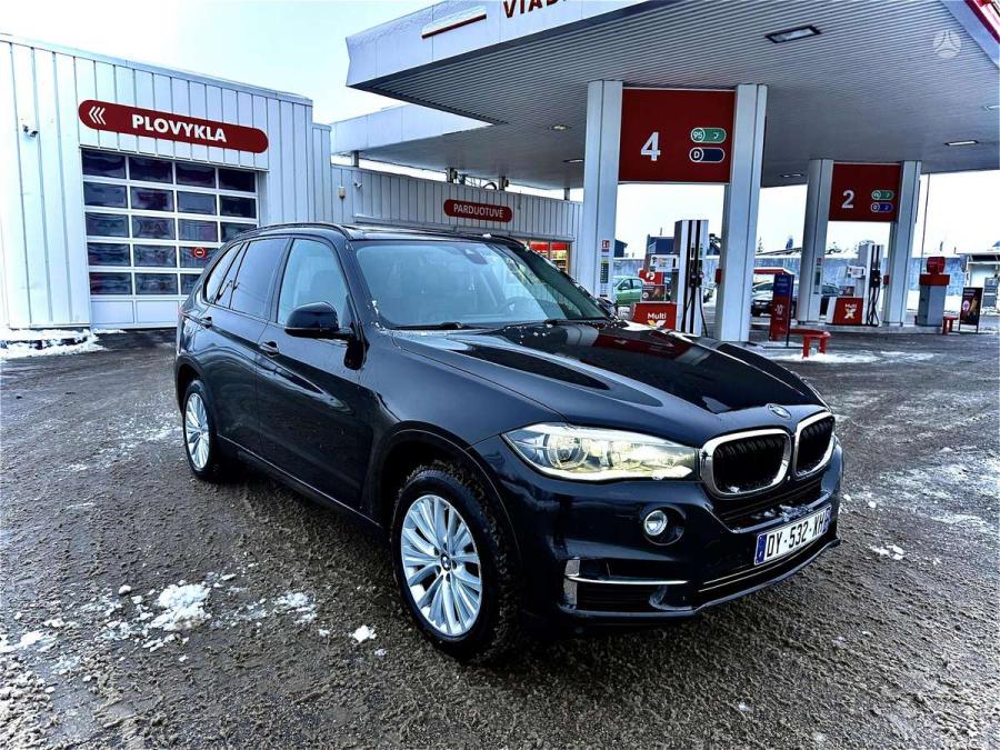 Black BMW X5 2016 in Taurage, with an engine capacity of 2.99 L and mileage of 265 thousand km for 16900 €, photo 1 on AUTOMOTO.COM.LV