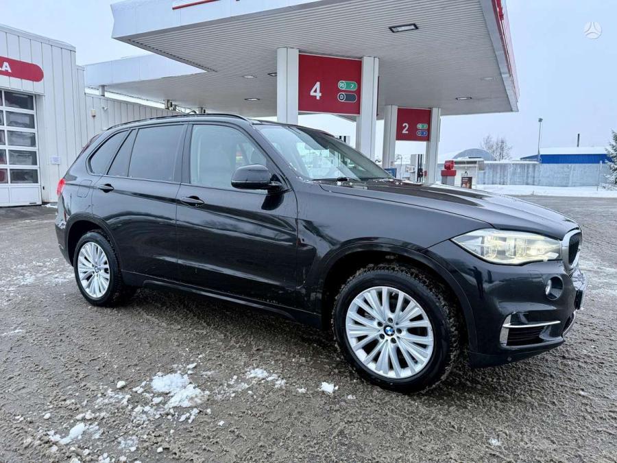 Black BMW X5 2016 in Taurage, with an engine capacity of 2.99 L and mileage of 265 thousand km for 16900 €, photo 5 on AUTOMOTO.COM.LV
