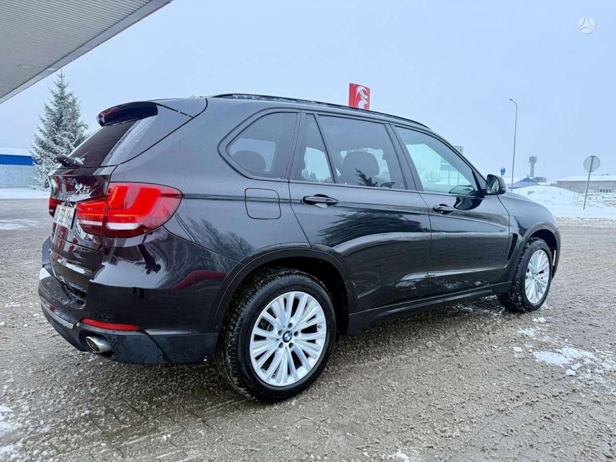 Black BMW X5 2016 in Taurage, with an engine capacity of 2.99 L and mileage of 265 thousand km for 16900 €, photo 11 on AUTOMOTO.COM.LV